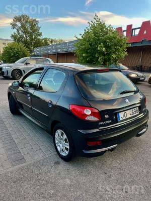 Pelēks Peugeot 206 2009 Liepāja, ar dzinēja tilpumu 1.10 L un nobraukumu 171 tūkst. km par 1400 €, foto 4 vietnē AUTOMOTO.COM.LV