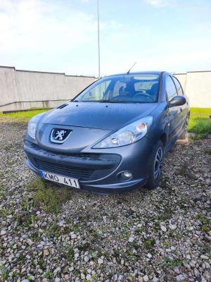 Grey Peugeot 206 2009 in Vilnius, with an engine capacity of 1.40 L and mileage of 210 thousand km for 1099 €, photo 3 on AUTOMOTO.COM.LV