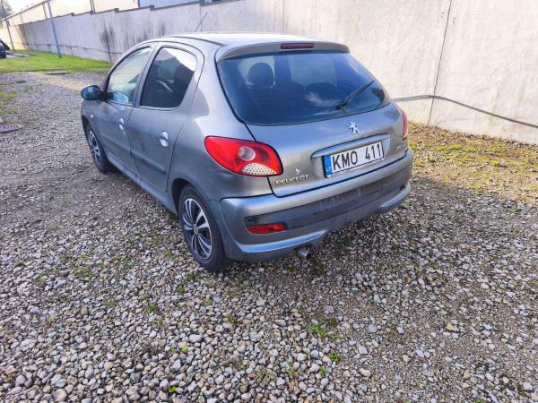 Grey Peugeot 206 2009 in Vilnius, with an engine capacity of 1.40 L and mileage of 210 thousand km for 1099 €, photo 6 on AUTOMOTO.COM.LV