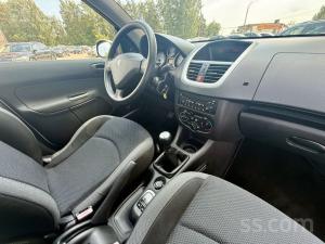 Pelēks Peugeot 206 2010 Rīga, ar dzinēja tilpumu 1.10 L un nobraukumu 0 tūkst. km par 2650 €, foto 11 vietnē AUTOMOTO.COM.LV