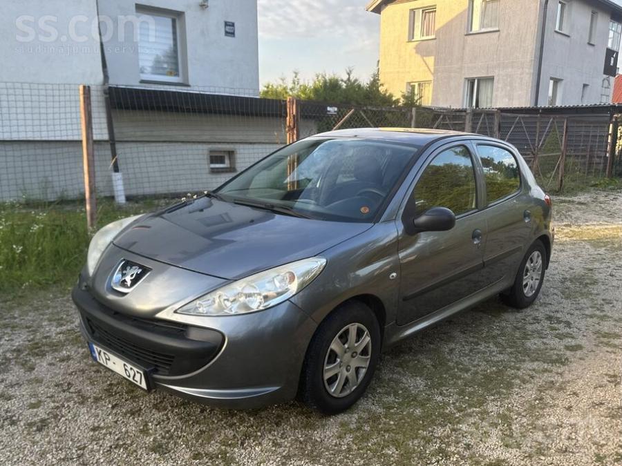 Grey Peugeot 206 2010 in Riga, with an engine capacity of 1.40 L and mileage of 118 thousand km for 2500 €, photo 6 on AUTOMOTO.COM.LV