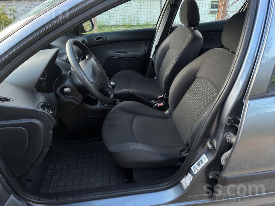 Grey Peugeot 206 2010 in Riga, with an engine capacity of 1.40 L and mileage of 118 thousand km for 2500 €, photo 10 on AUTOMOTO.COM.LV