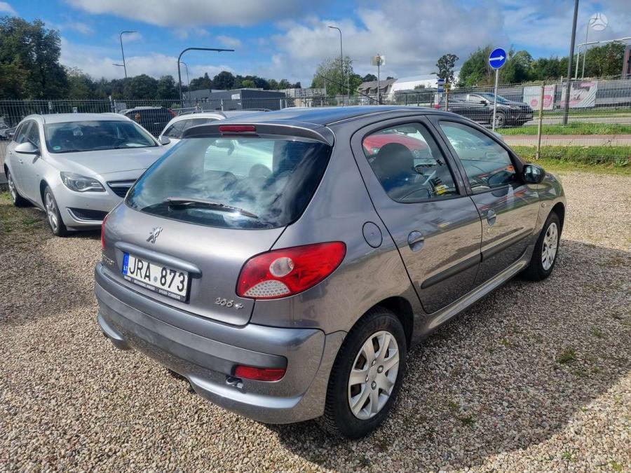 Grey Peugeot 206 2010 in Kaunas, with an engine capacity of 1.40 L and mileage of 173 thousand km for 950 €, photo 3 on AUTOMOTO.COM.LV