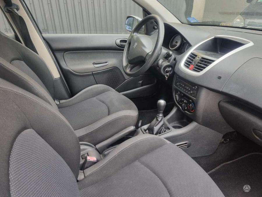 Grey Peugeot 206 2010 in Kaunas, with an engine capacity of 1.40 L and mileage of 173 thousand km for 950 €, photo 6 on AUTOMOTO.COM.LV