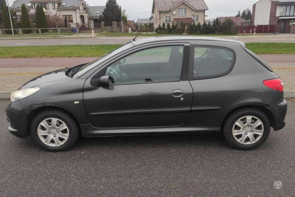 Grey Peugeot 206 2011 in Klaipeda, with an engine capacity of 1.36 L and mileage of 124 thousand km for 1600 €, photo 2 on AUTOMOTO.COM.LV