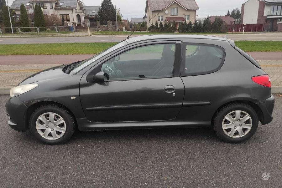 Pelēks Peugeot 206 2011 Klaipėda, ar dzinēja tilpumu 1.36 L un nobraukumu 124 tūkst. km par 1600 €, foto 2 vietnē AUTOMOTO.COM.LV