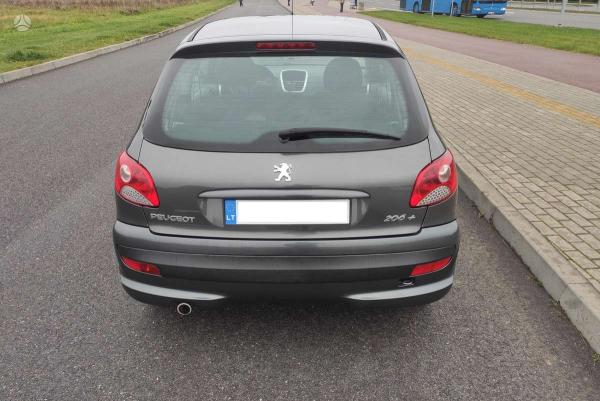 Grey Peugeot 206 2011 in Klaipeda, with an engine capacity of 1.36 L and mileage of 124 thousand km for 1600 €, photo 3 on AUTOMOTO.COM.LV