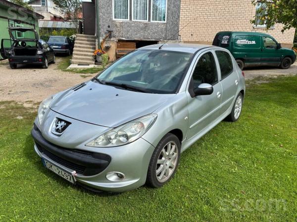 Pelēks Peugeot 206 2011 Ludza, ar dzinēja tilpumu 1.40 L un nobraukumu 264 tūkst. km par 2400 €, foto 2 vietnē AUTOMOTO.COM.LV