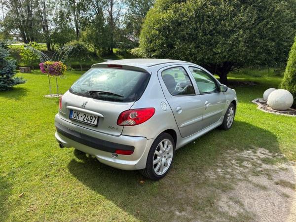 Pelēks Peugeot 206 2011 Ludza, ar dzinēja tilpumu 1.40 L un nobraukumu 264 tūkst. km par 2400 €, foto 4 vietnē AUTOMOTO.COM.LV
