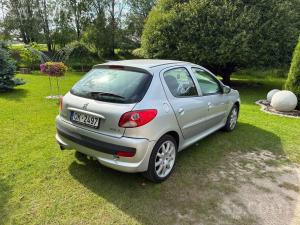 Pelēks Peugeot 206 2011 Ludza, ar dzinēja tilpumu 1.40 L un nobraukumu 264 tūkst. km par 2400 €, foto 5 vietnē AUTOMOTO.COM.LV