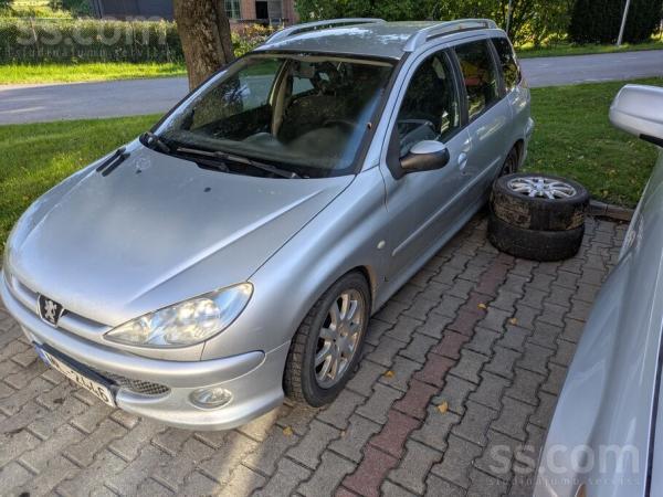 Grey Peugeot 206 2005 in Valmiera, with an engine capacity of 2.00 L and mileage of 420 thousand km for 550 €, photo 2 on AUTOMOTO.COM.LV