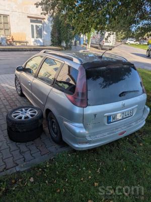 Grey Peugeot 206 2005 in Valmiera, with an engine capacity of 2.00 L and mileage of 420 thousand km for 550 €, photo 4 on AUTOMOTO.COM.LV