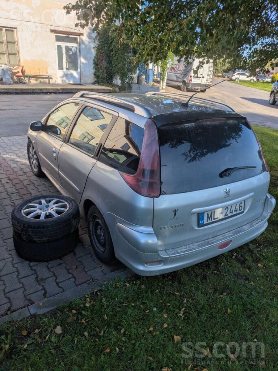 Grey Peugeot 206 2005 in Valmiera, with an engine capacity of 2.00 L and mileage of 420 thousand km for 550 €, photo 4 on AUTOMOTO.COM.LV