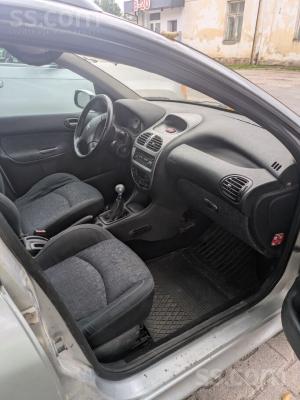 Grey Peugeot 206 2005 in Valmiera, with an engine capacity of 2.00 L and mileage of 420 thousand km for 550 €, photo 6 on AUTOMOTO.COM.LV