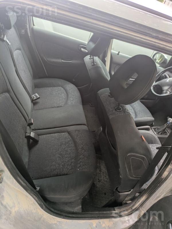Grey Peugeot 206 2005 in Valmiera, with an engine capacity of 2.00 L and mileage of 420 thousand km for 550 €, photo 6 on AUTOMOTO.COM.LV