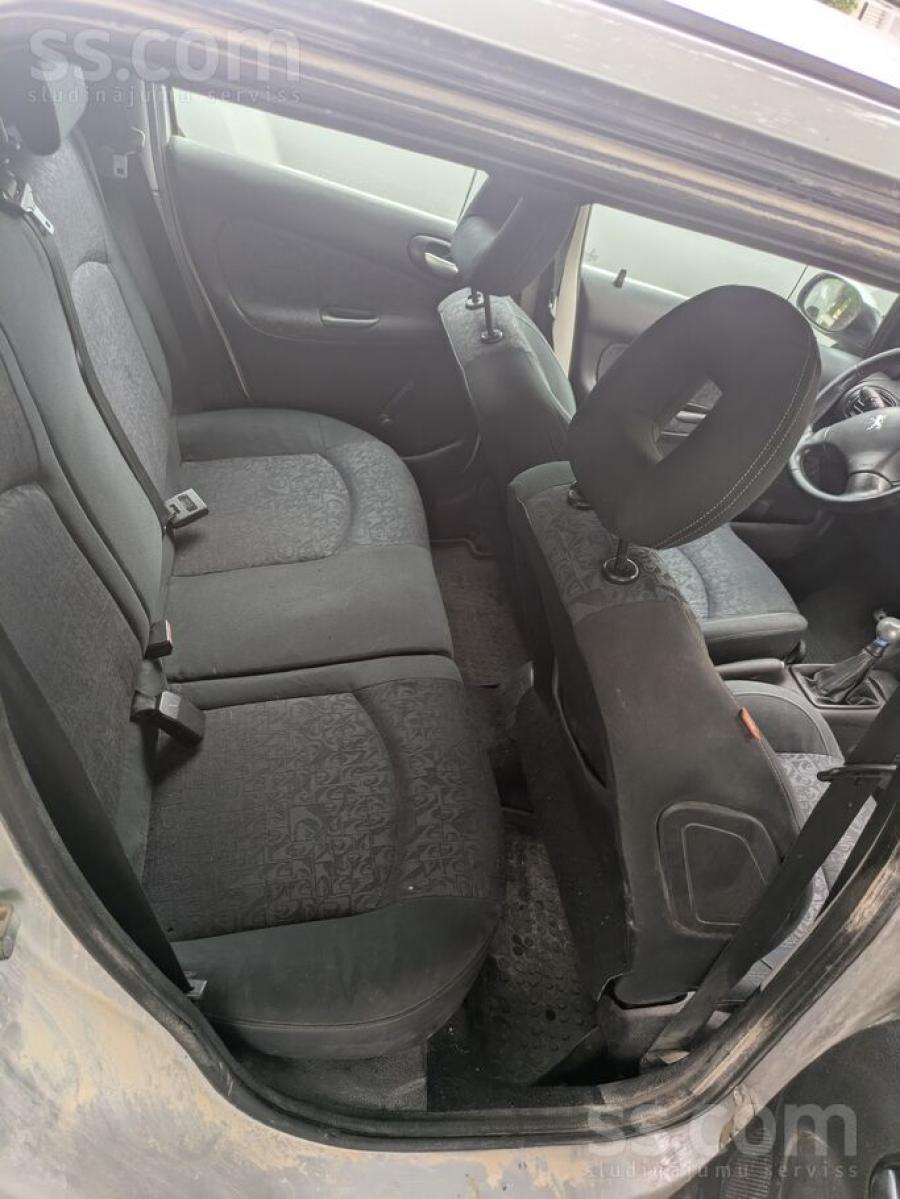 Grey Peugeot 206 2005 in Valmiera, with an engine capacity of 2.00 L and mileage of 420 thousand km for 550 €, photo 7 on AUTOMOTO.COM.LV
