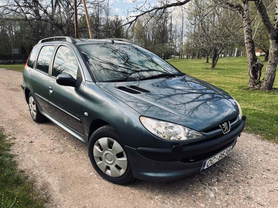 Pelēks Peugeot 206 2006 Cēsis, ar dzinēja tilpumu 1.40 L un nobraukumu 223 tūkst. km par 700 €, foto 1 vietnē AUTOMOTO.COM.LV