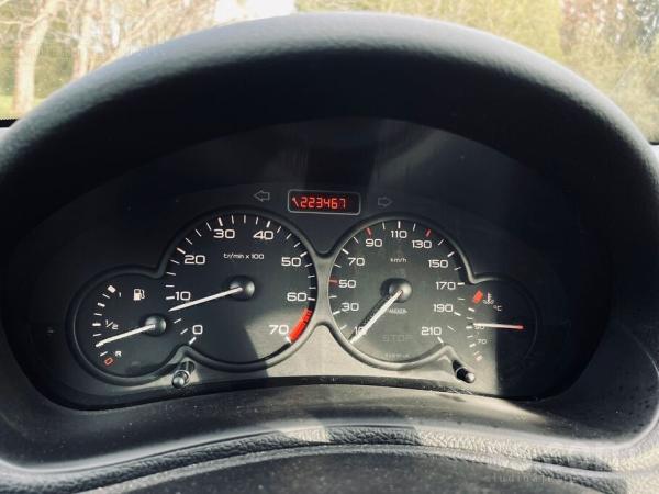 Pelēks Peugeot 206 2006 Cēsis, ar dzinēja tilpumu 1.40 L un nobraukumu 223 tūkst. km par 1650 €, foto 10 vietnē AUTOMOTO.COM.LV