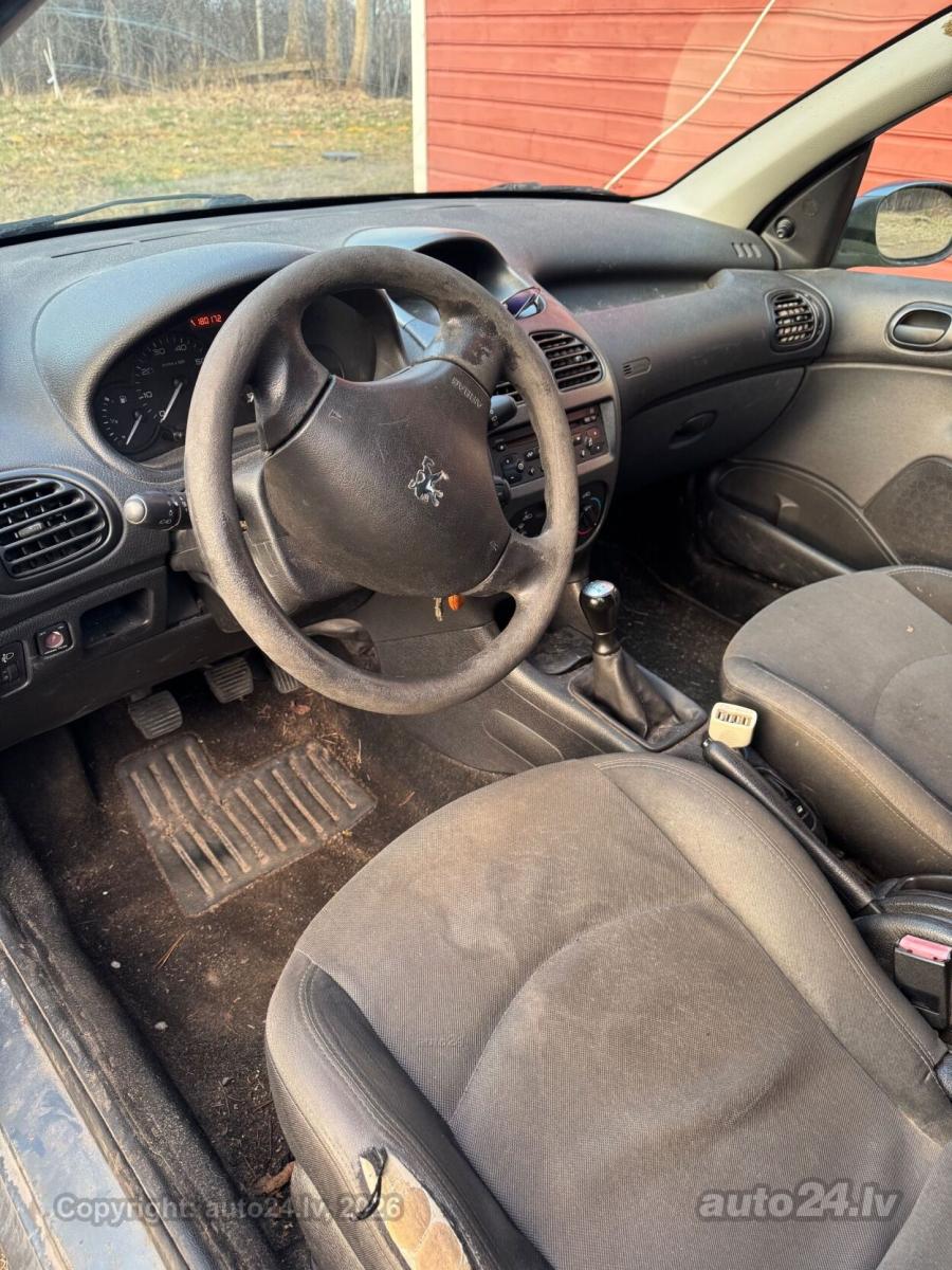 Pelēks Peugeot 206 2006 Kerdla, ar dzinēja tilpumu 1.40 L un nobraukumu 0 tūkst. km par 650 €, foto 7 vietnē AUTOMOTO.COM.LV