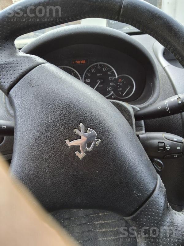 Grey Peugeot 206 2006 in Daugavpils, with an engine capacity of 1.60 L and mileage of 149 thousand km for 600 €, photo 4 on AUTOMOTO.COM.LV