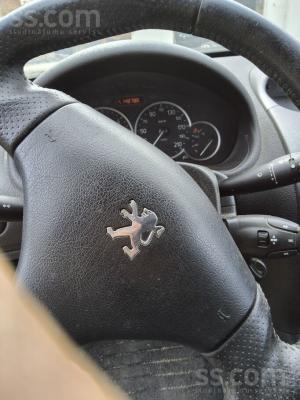 Pelēks Peugeot 206 2006 Daugavpils, ar dzinēja tilpumu 1.60 L un nobraukumu 149 tūkst. km par 600 €, foto 5 vietnē AUTOMOTO.COM.LV