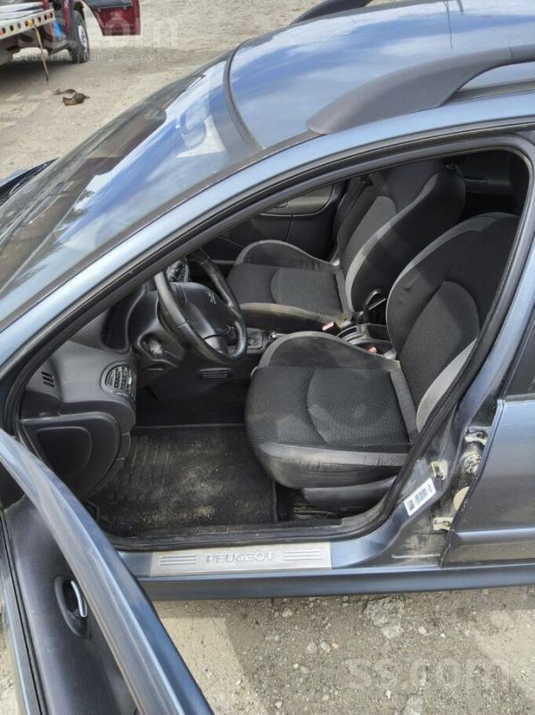 Grey Peugeot 206 2006 in Daugavpils, with an engine capacity of 1.60 L and mileage of 149 thousand km for 600 €, photo 5 on AUTOMOTO.COM.LV