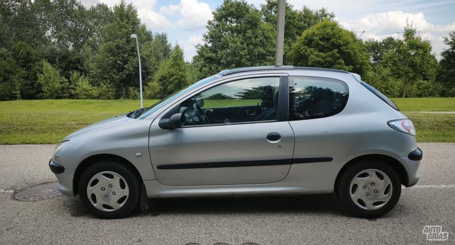 Peugeot 206 1999 in Jonava, with an engine capacity of 1.40 L and mileage of 193 thousand km for 650 €, photo 7 on AUTOMOTO.COM.LV