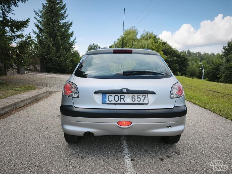 Peugeot 206 1999 in Jonava, with an engine capacity of 1.40 L and mileage of 193 thousand km for 650 €, photo 8 on AUTOMOTO.COM.LV