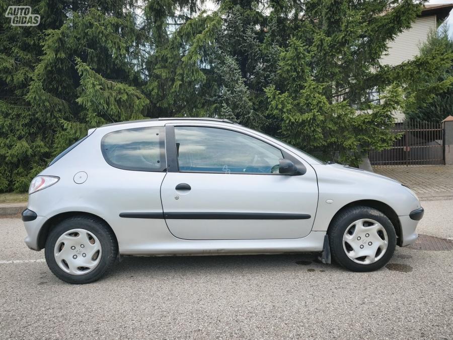 Peugeot 206 1999 in Jonava, with an engine capacity of 1.40 L and mileage of 193 thousand km for 650 €, photo 10 on AUTOMOTO.COM.LV