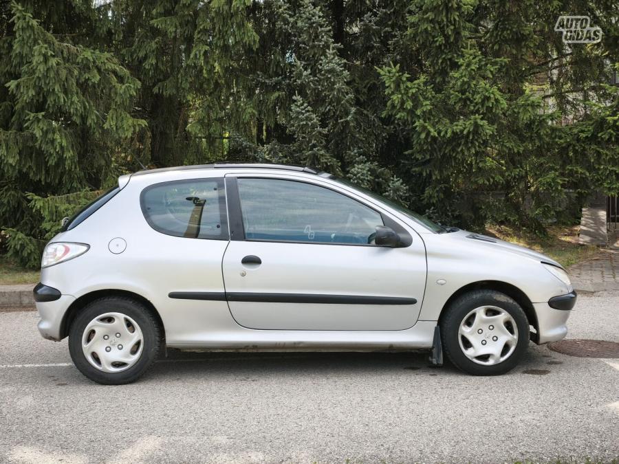 Peugeot 206 1999 in Jonava, with an engine capacity of 1.40 L and mileage of 193 thousand km for 650 €, photo 18 on AUTOMOTO.COM.LV
