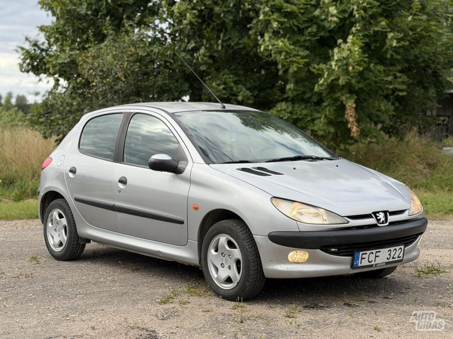 Пежо 206 1999 в Утена, объемом двигателя 1.20 л и пробегом 158 тыс. км за 930 €, фото 4 на AUTOMOTO.COM.LV