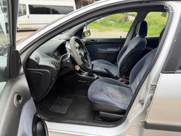 Peugeot 206 1999 in Utena, with an engine capacity of 1.20 L and mileage of 158 thousand km for 930 €, photo 10 on AUTOMOTO.COM.LV