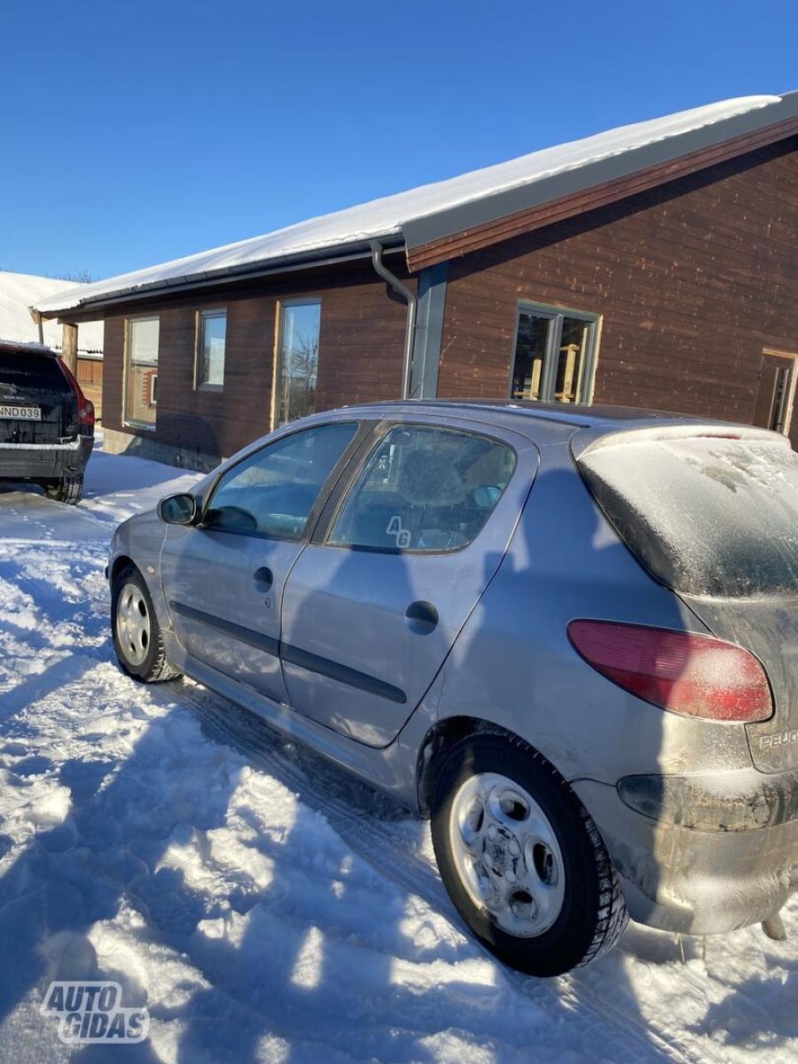 Peugeot 206 2001 Kaišiadorys, ar dzinēja tilpumu 1.60 L un nobraukumu 139 tūkst. km par 200 €, foto 1 vietnē AUTOMOTO.COM.LV