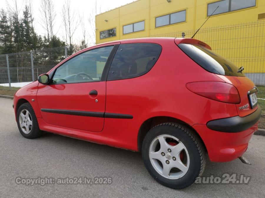 Peugeot 206 2001 Tartu, ar dzinēja tilpumu 1.40 L un nobraukumu 190 tūkst. km par 990 €, foto 3 vietnē AUTOMOTO.COM.LV
