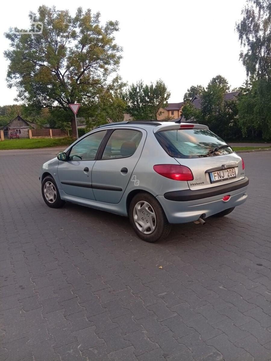 Peugeot 206 2001 in Vilnius, with an engine capacity of 2.00 L and mileage of 0 thousand km for 649 €, photo 4 on AUTOMOTO.COM.LV