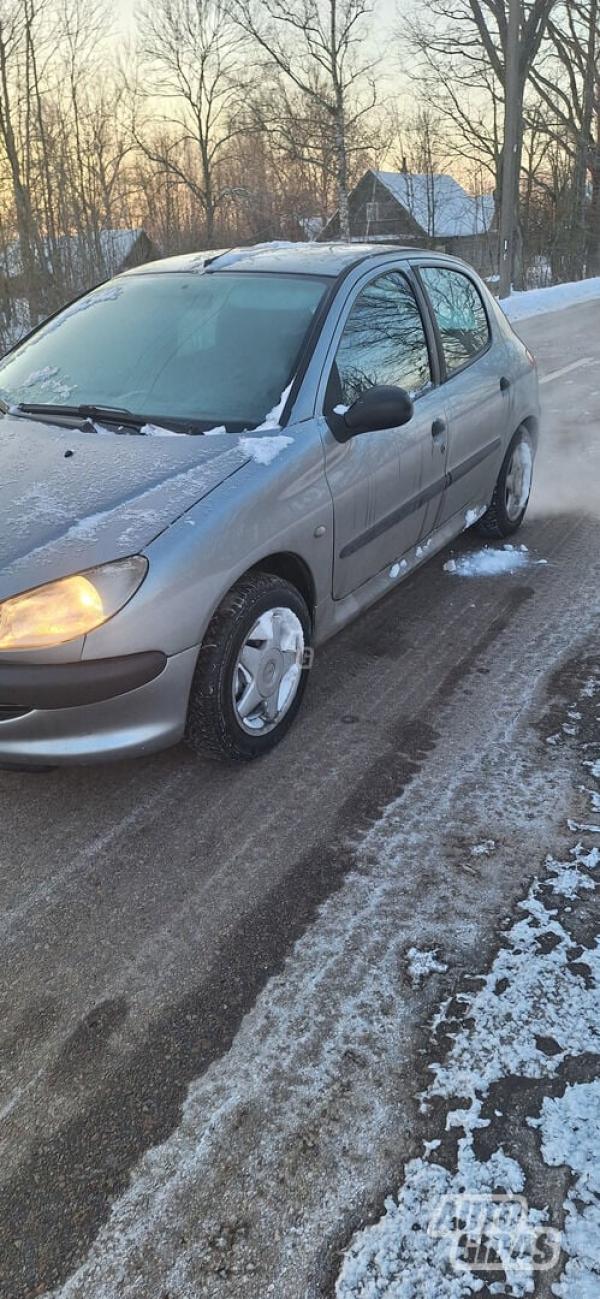 Peugeot 206 2002 Viļņa, ar dzinēja tilpumu 1.40 L un nobraukumu 394 tūkst. km par 650 €, foto 3 vietnē AUTOMOTO.COM.LV
