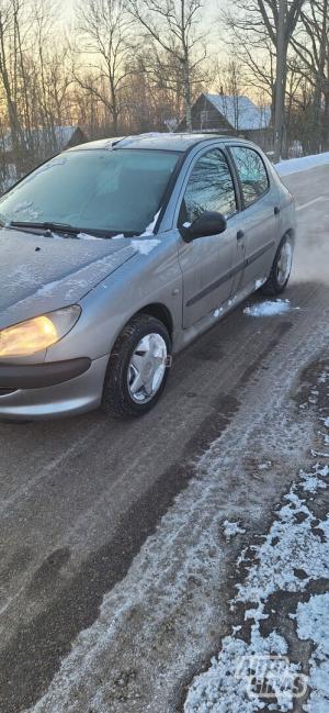 Peugeot 206 2002 Viļņa, ar dzinēja tilpumu 1.40 L un nobraukumu 394 tūkst. km par 650 €, foto 3 vietnē AUTOMOTO.COM.LV