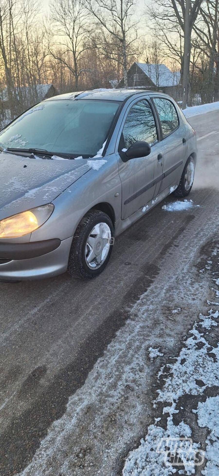 Peugeot 206 2002 Viļņa, ar dzinēja tilpumu 1.40 L un nobraukumu 394 tūkst. km par 650 €, foto 3 vietnē AUTOMOTO.COM.LV
