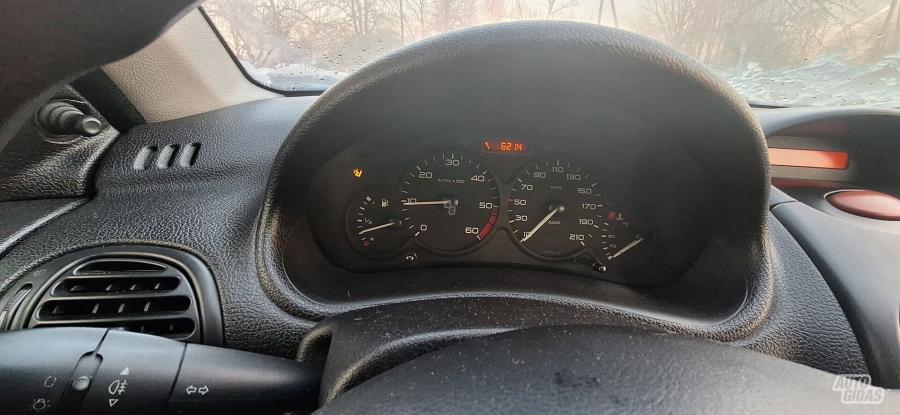Peugeot 206 2002 Viļņa, ar dzinēja tilpumu 1.40 L un nobraukumu 394 tūkst. km par 650 €, foto 14 vietnē AUTOMOTO.COM.LV