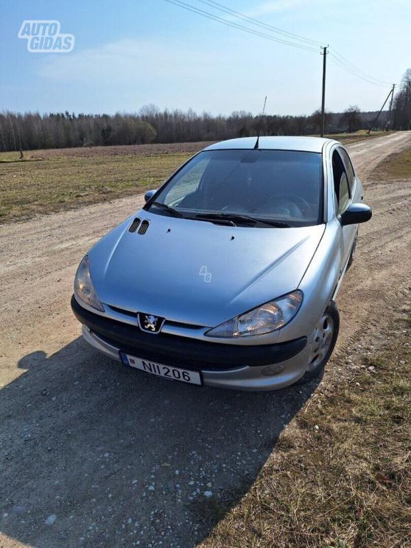 Peugeot 206 2002 in Vilnius, with an engine capacity of 2.00 L and mileage of 213 thousand km for 400 €, photo 3 on AUTOMOTO.COM.LV