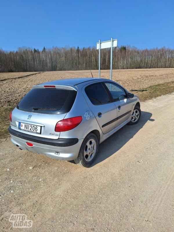 Peugeot 206 2002 in Vilnius, with an engine capacity of 2.00 L and mileage of 213 thousand km for 400 €, photo 4 on AUTOMOTO.COM.LV