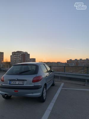 Пежо 206 2002 в Шяуляй, объемом двигателя 1.60 л и пробегом 325 тыс. км за 1050 €, фото 3 на AUTOMOTO.COM.LV