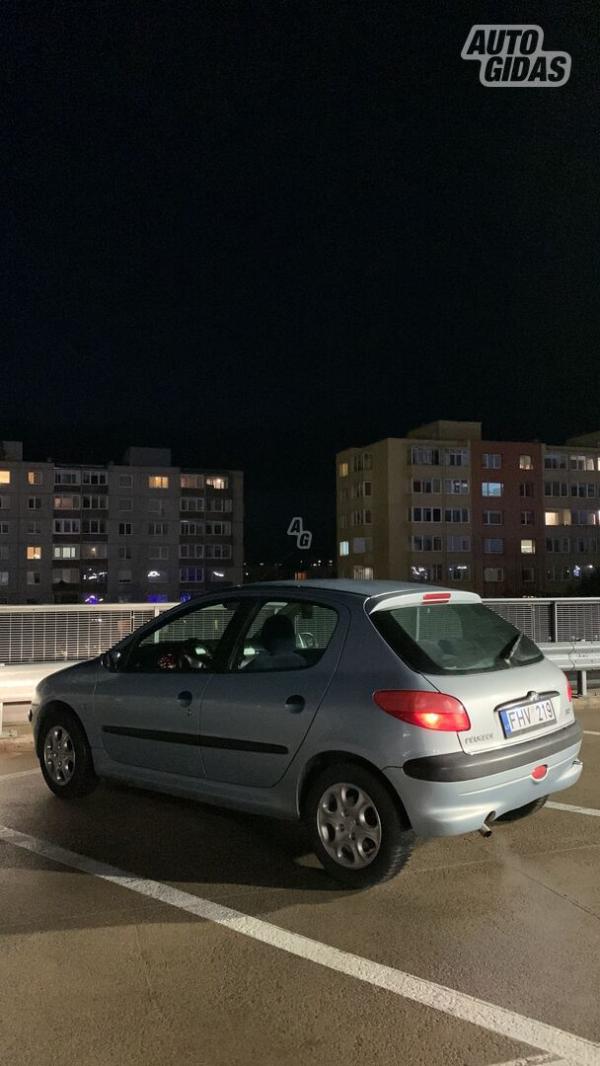 Пежо 206 2002 в Шяуляй на AUTOMOTO.COM.LV Пежо 206 2002 в Шяуляй, объемом двигателя 1.60 л и пробегом 325 тыс. км за 1050 €, фото 5 на AUTOMOTO.COM.LV