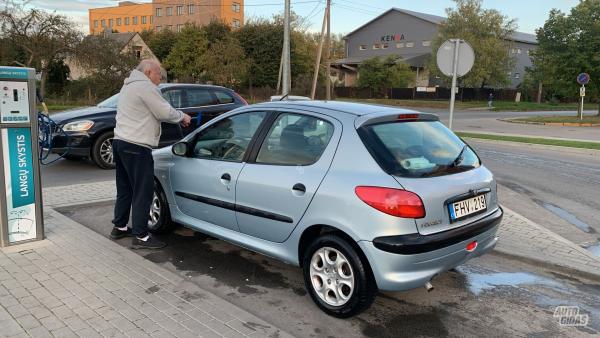Пежо 206 2002 в Шяуляй на AUTOMOTO.COM.LV Пежо 206 2002 в Шяуляй, объемом двигателя 1.60 л и пробегом 325 тыс. км за 1050 €, фото 6 на AUTOMOTO.COM.LV