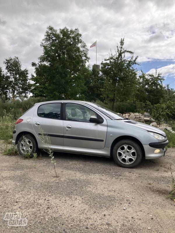 Peugeot 206 2003 Kauņa, ar dzinēja tilpumu 1.40 L un nobraukumu 287 tūkst. km par 499 €, foto 3 vietnē AUTOMOTO.COM.LV