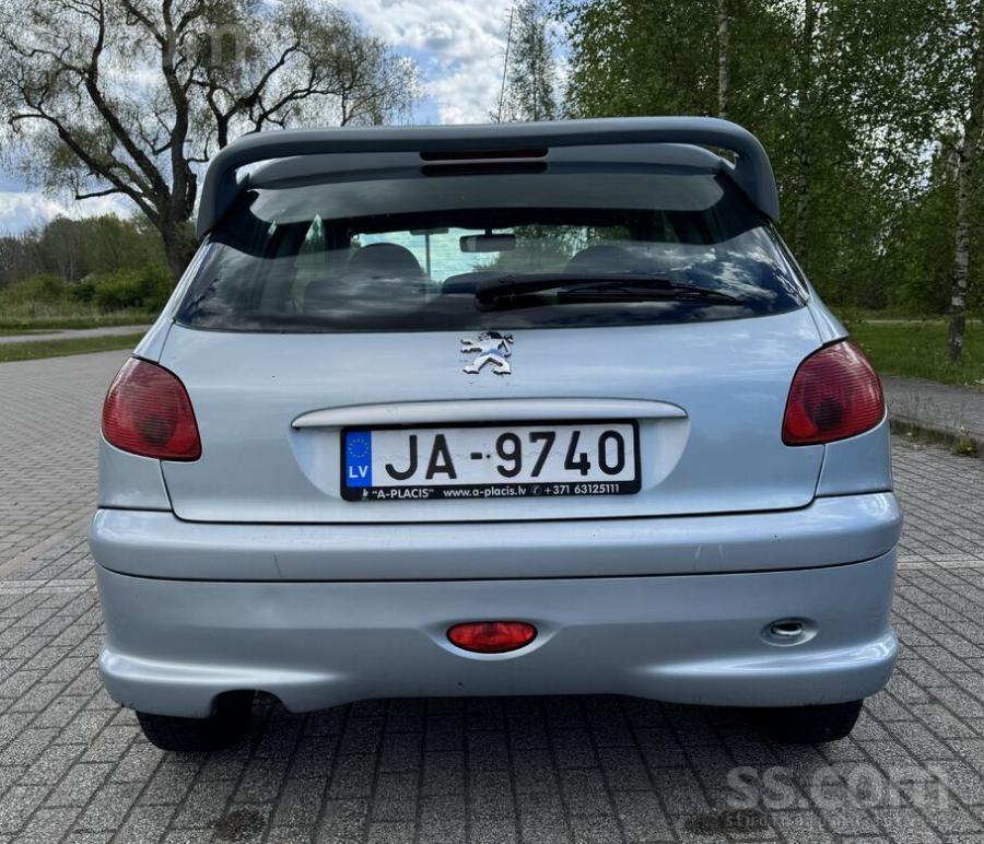 Peugeot 206 2004 in Ventspils, with an engine capacity of 1.40 L and mileage of 250 thousand km for 890 €, photo 5 on AUTOMOTO.COM.LV