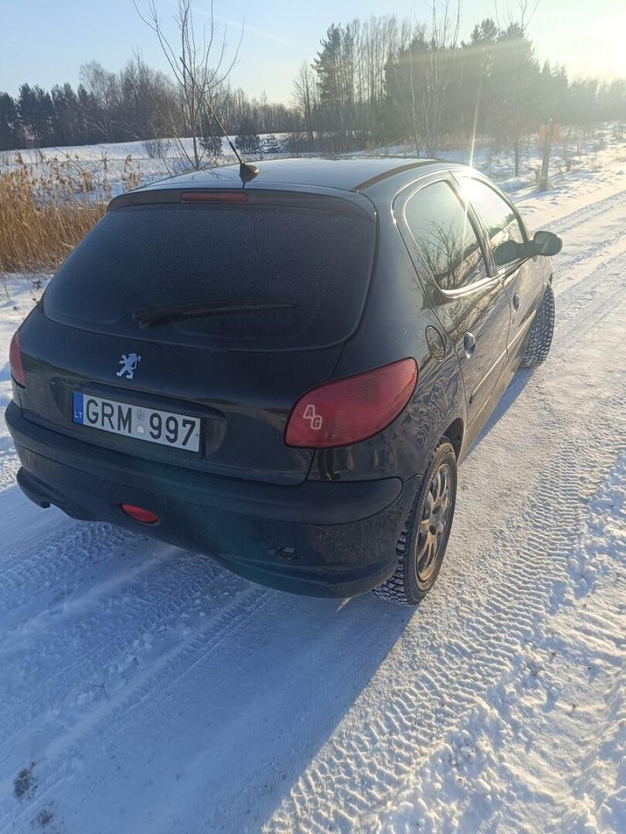 Peugeot 206 2004 Jurbarkas, ar dzinēja tilpumu 2.00 L un nobraukumu 313 tūkst. km par 900 €, foto 2 vietnē AUTOMOTO.COM.LV