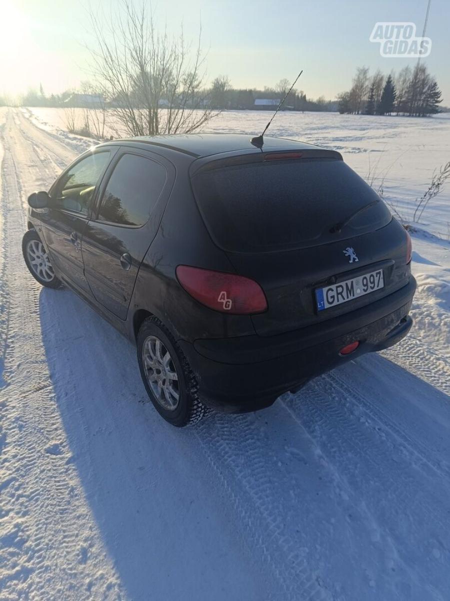 Peugeot 206 2004 Jurbarkas, ar dzinēja tilpumu 2.00 L un nobraukumu 313 tūkst. km par 900 €, foto 3 vietnē AUTOMOTO.COM.LV