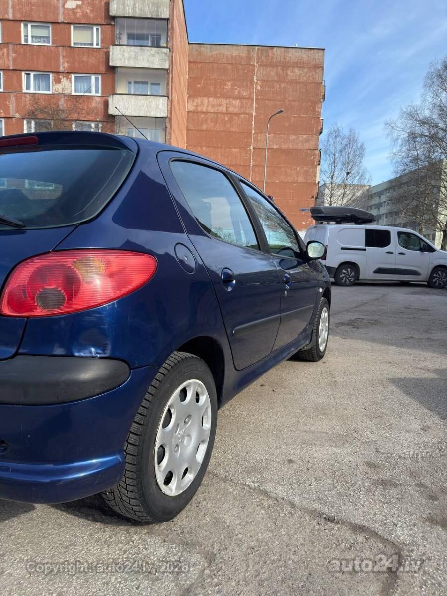 Peugeot 206 2004 Tallina, ar dzinēja tilpumu 1.40 L un nobraukumu 141 tūkst. km par 1250 €, foto 7 vietnē AUTOMOTO.COM.LV