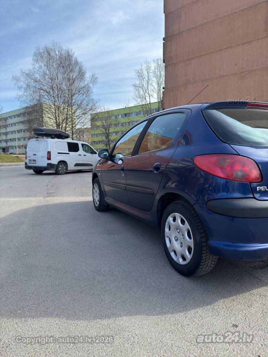 Peugeot 206 2004 Tallina, ar dzinēja tilpumu 1.40 L un nobraukumu 141 tūkst. km par 1250 €, foto 8 vietnē AUTOMOTO.COM.LV